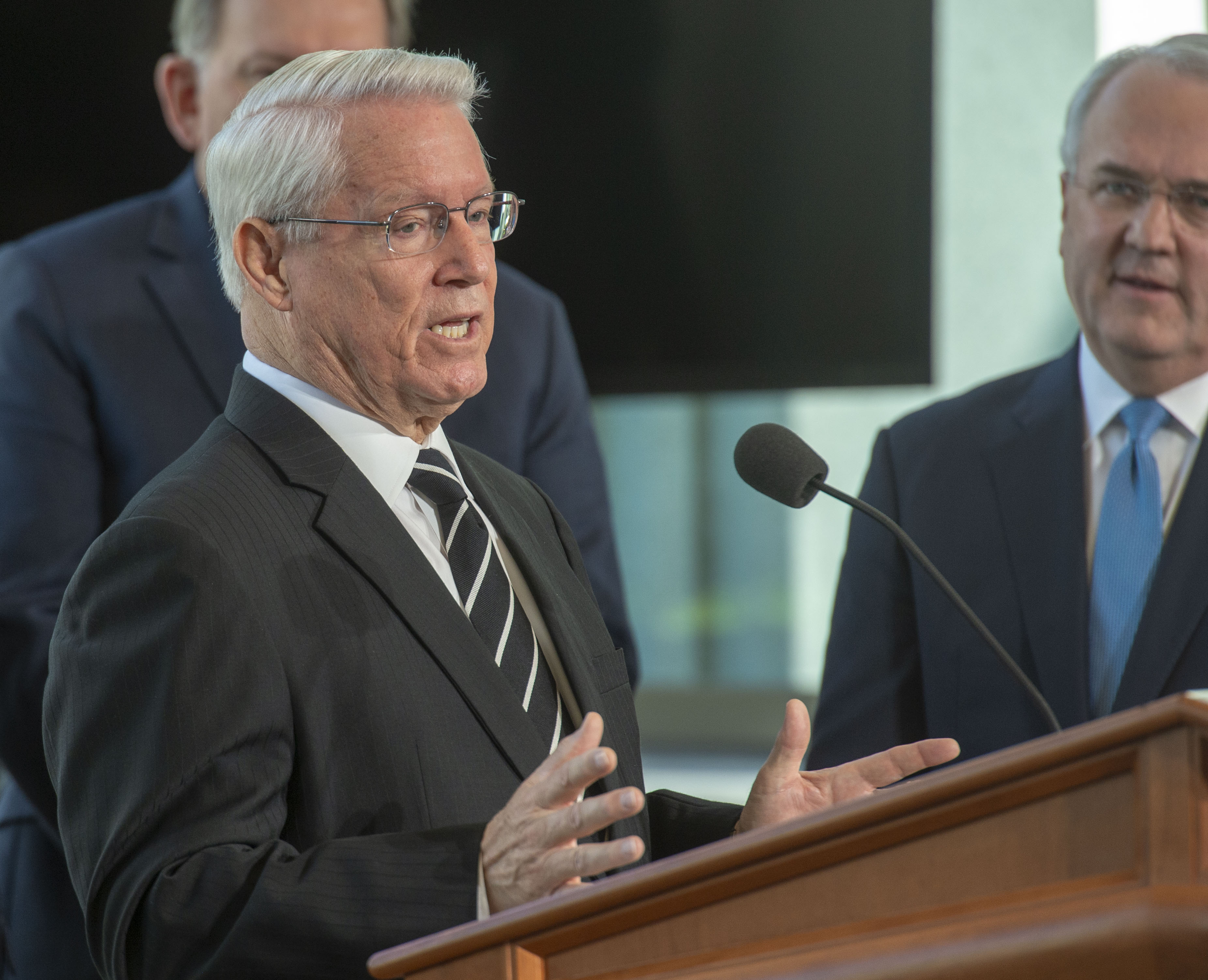Iconic Salt Lake Temple and surrounding square to close for four years ...